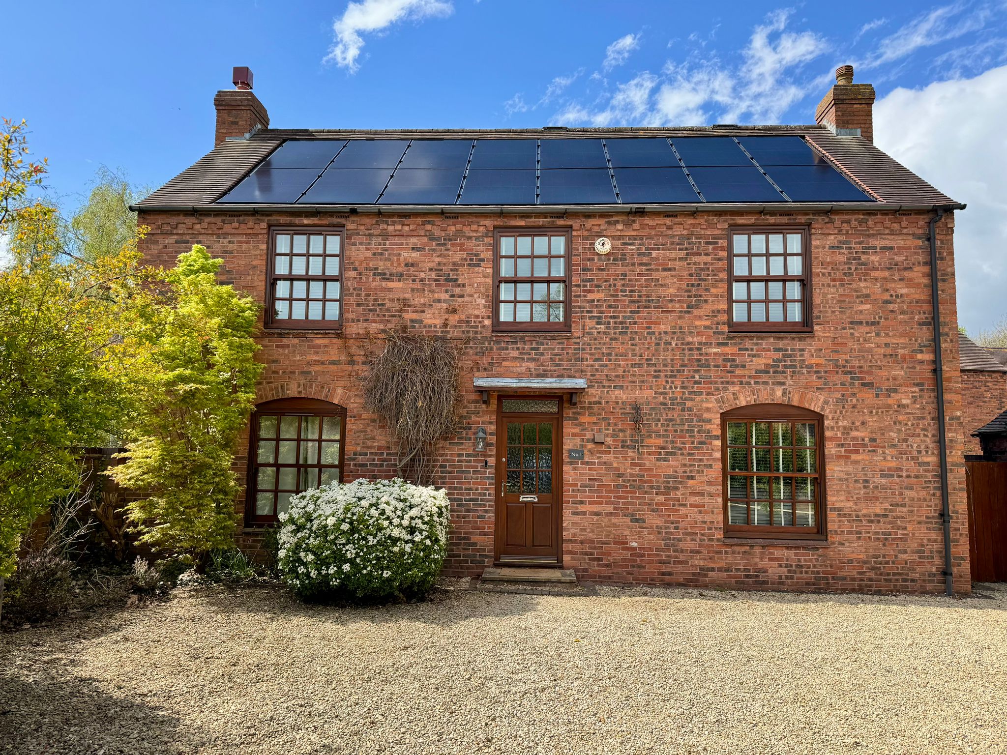 Integrated Roof Design Solar Pv System - EleKtra Smart Energy
